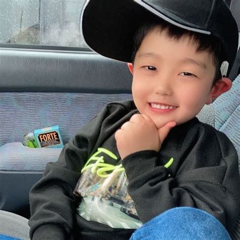 Chi Akito Threads Say More