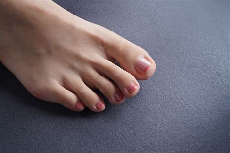 家喻大胆展示脚丫 室内 摄足网