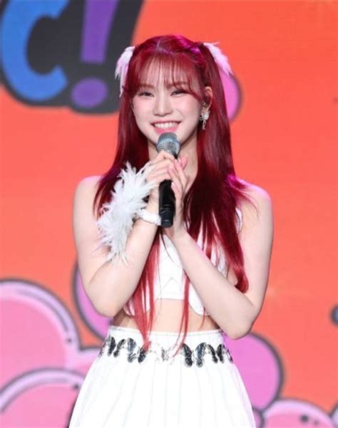 Stayc Community Post 이사야 이 사진 머리색 무슨일이야 너무 잘어울리네 아이사수민윤시은세은재이야 요즘 날씨가 많이 쌀쌀하니 감기