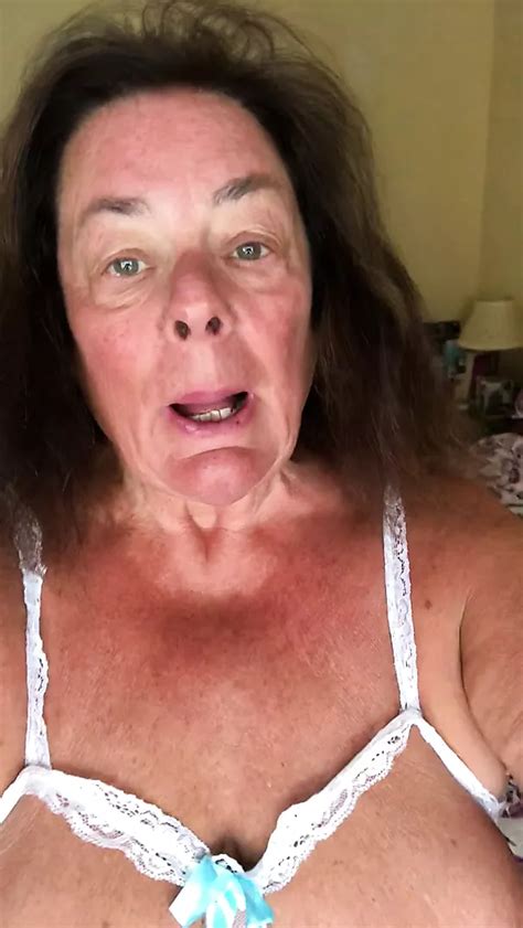 köle içinde beyaz gösterilen kapalı göğüsleri ve amcık xHamster