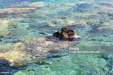 바위 바위 해안선 푸른 바다 좋은 화창한 날과 바다 해안과 해변 여름 여행 아름다운 그리스 가장 아름다운 해변 자연 환경 파도와 열대 풍경 수평선과 파노라마 0명에 대한