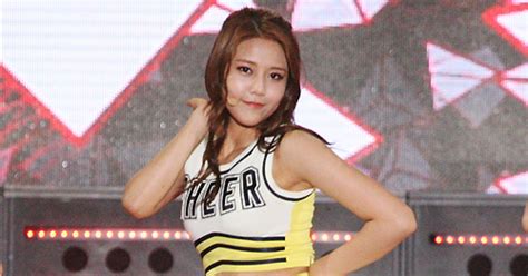 [포토엔]aoa 설현 너무 짧은 스커트에 속바지까지 노출