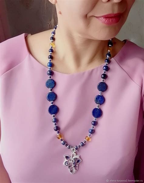 С чем носить длинные бусы 64 фото