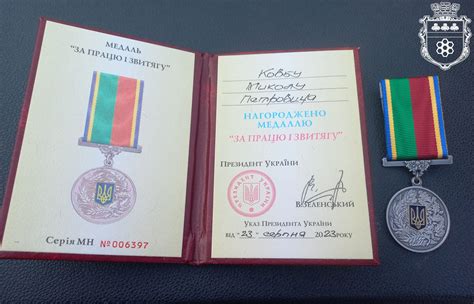 Зеленський нагородив тракториста Миколу Ковбу медаллю За працю і звитягу Vsim Ua