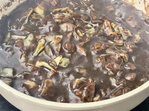 종이 오늘은 짜장을 만들어보았네요 많이 드세요 특유의 맛과 향이 생강 때문이라는 것을 만들어보고서야 알았습니다 그래서 일일일문 을 써봅니다 간짜장 느낌 마트에