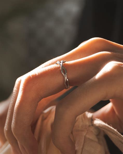 내 손 안의 면류관 [빌4 1] 그러므로 나의 사랑하고 Towb Lapis Niger G