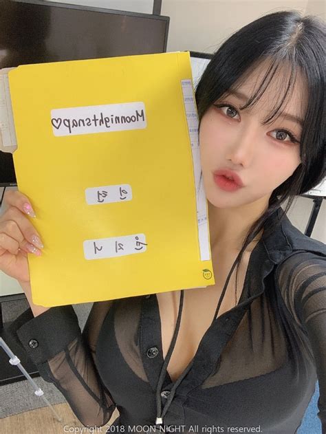 Moon Night Snap Yunjin In The Office V2ph