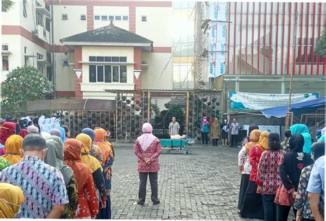 DENDI DURRAHMAN S KEP NS BAGIAN DARI TIM CODE BLUE RSUD KOTA SALATIGA MEMBERIKAN EDUKASI