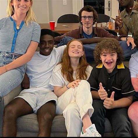 Sadie Caleb E Gaten Stranger Things Stranger Things Funny Cast