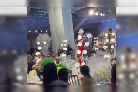 奥特曼打怪兽夺婚戒，单膝下跪送结婚闺蜜，怪兽下台方式太搞笑 怪兽 方式太 奥特曼