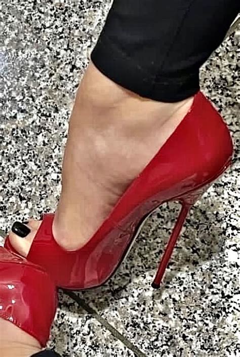 Pin By Mc Gengen On Heels And Dresses Heels High Heels Stilettos Red