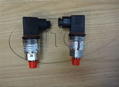 Danfoss Pressure Sensor Aks33 0 25 Bar 4 20ma Npt 1 4 18