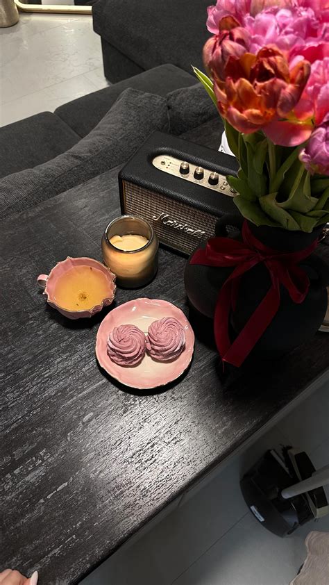 ОЛЕНА СВІТЛИЦЬКА Тримаємось 🙌🏻 Nadyadorofeeva новий альбом в саме серце 💓 Instagram