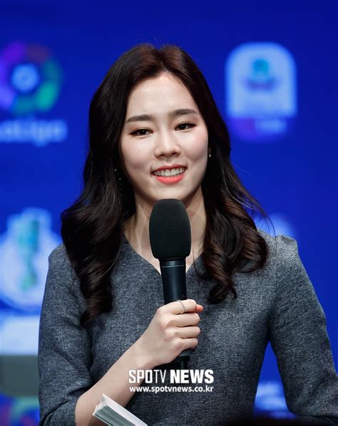 포토s 커넥트 데이 행사 진행하는 노윤주 아나운서