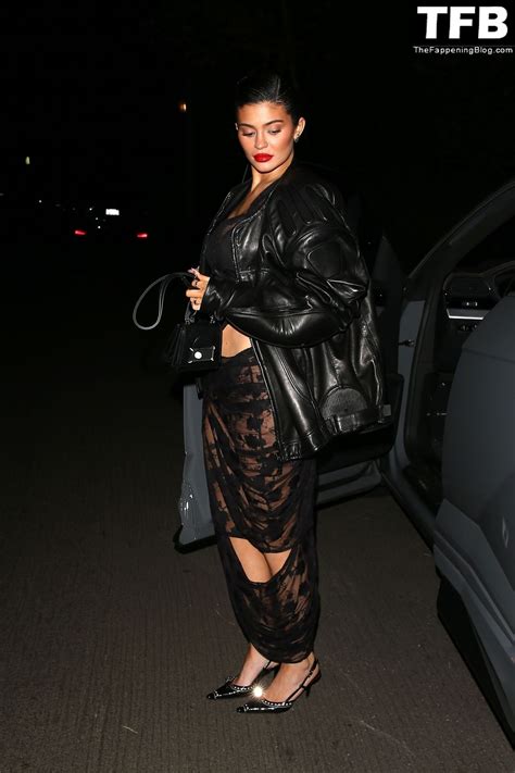 Kylie Jenner Dines At Yazawa Japanese Bbq Restaurant In Beverly Hills