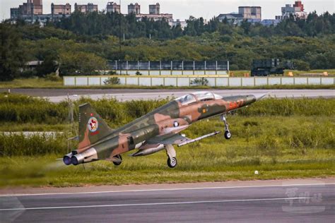 國慶空中機隊預演 勇鷹機首度飛臨台北上空 新頭條 Thehubnews