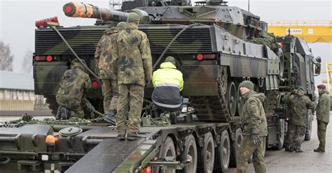 Танки Leopard 2 воїни ЗСУ прибули щоб почати навчання