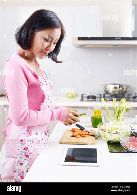 Femme Japonaise Au Foyer Banque De Photographies Et Dimages à Haute