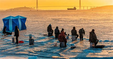 Администрация Владивостока назвала места где выход на лед официально разрешен Новости Mail