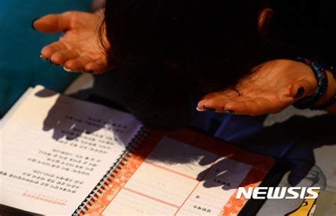 간절한 어머니의 그림자