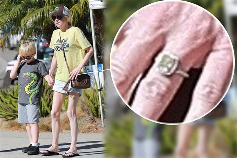 See Anna Faris Yellow Diamond Engagement Ring From Michael Barrett