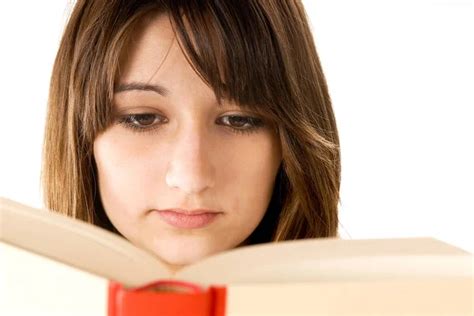 Людина що читає картинки стокові Людина що читає фотографії зображення Скачати з Depositphotos