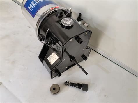 P300 2l Automatic Grease Lubrication Pump With Controller In A