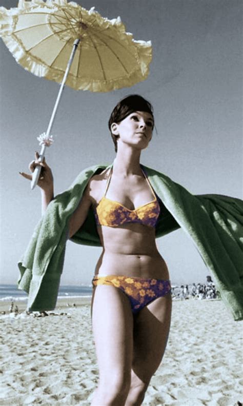 Yvonne Craig Roldschoolhot
