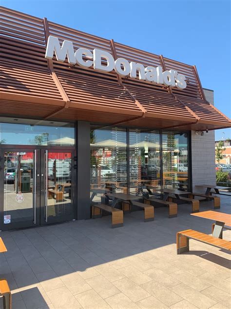 Mcdonalds Via Del Ponte Di Piscina Cupa Roma Italy Fast Food