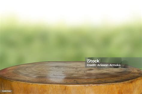 제품 디스플레이 템플릿에 대한 자연과 나무 테이블 배경 빈 나무 테이블과 빈 공간 흐린 배경 0명에 대한 스톡 사진 및 기타 이미지 Istock