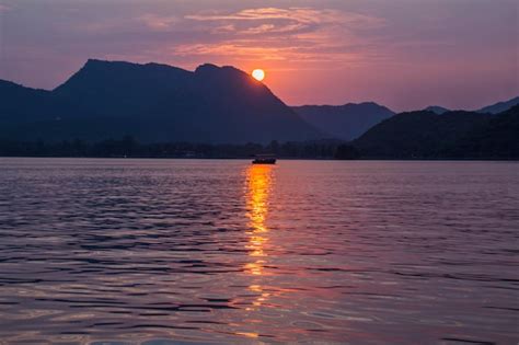Premium Photo Fateh Sagar Lake During Sunset