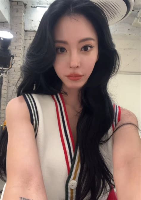 한예슬81년 묘하게 달라진 얼굴 10살 연하 남편 또 반하겠어