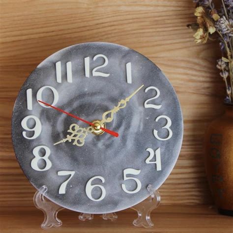 Годинник на підставці — ціна 350 грн у каталозі Годинники Купити товари для дому та побуту за