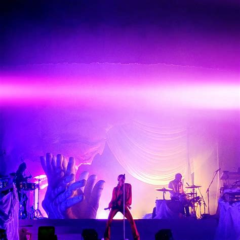 Robyn Pictures Scrolller