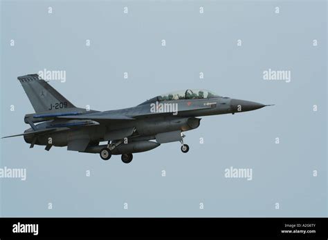 F 16 Fighting Falcon Landing At Waddington International Airshow Stock