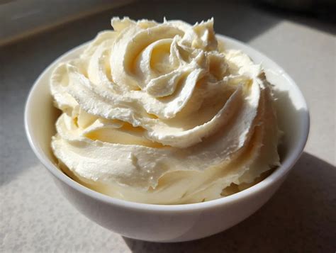 Easy White Chocolate Buttercream Frosting 1 Magic Recipe