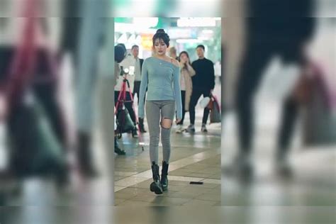 表妹说她想表演个才艺，表妹才艺表演