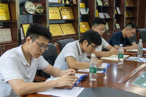 材料学院召开新老班主任经验交流会 材料科学与工程学院