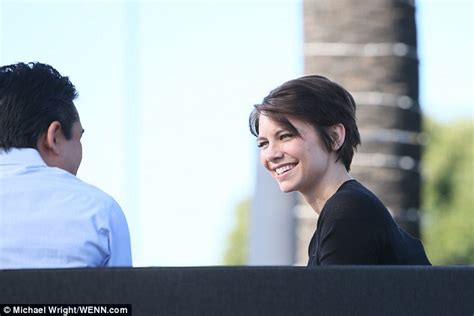 The Walking Deads Lauren Cohan Shows Off New Pixie Cut During Extra