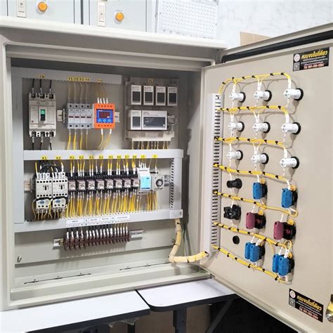 ตู้ควบคุมหลอดไฟแสงสว่าง มีทั้งเซ็นเซอร์ Photo แสง และตั้งเวลาทำงานด้วย Timer ลูกค้าสั่งมาเราจัด