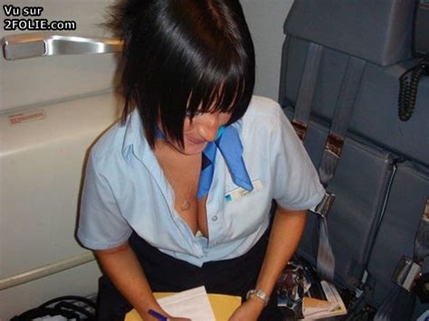 Il Peut Se Passer Beaucoup De Choses Dans Les Avions Et Les H Tesses Peuvent Tre Accueillantes