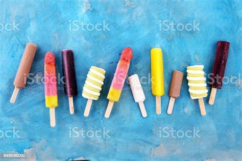 화려한 아이스 바닐라 냉동된 요구르트 또는 소프트 아이스크림 0명에 대한 스톡 사진 및 기타 이미지 0명 거품 내기 냉동 요구르트 Istock