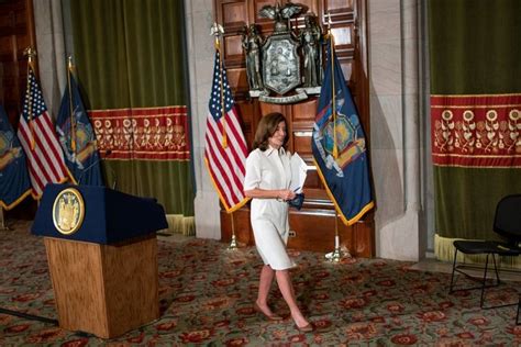 前州长因性丑闻辞职后 纽约州首位女州长宣誓就职 搜狐大视野 搜狐新闻