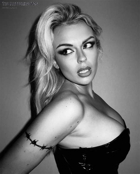 Tallia Storm Sexy Barb Wire At Halloween 2023 4 Photos The Fappening