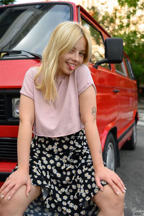 Bianca Bell Pictures 24 Images