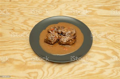 뺨은 교근에서 유래한 돼지고기와 쇠고기를 잘라낸 것입니다 그것은 얼굴의 양쪽에서 발견되고 찌꺼기에 속하는 지방 부분에 해당합니다 볼에 대한 스톡 사진 및 기타 이미지