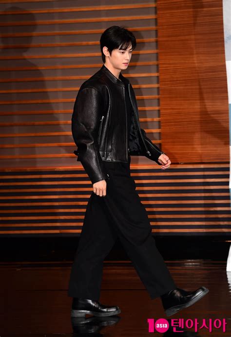 Ten포토차은우 그림자 마저 멋짐 텐아시아