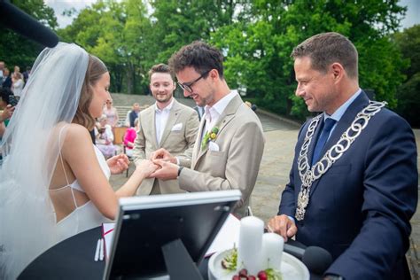 Warszawa Zapłacili Ponad 24 Tys żeby ślubu Udzielił Im Rafał Trzaskowski