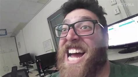 Кога навистина ти е досадно на работа… Мотика