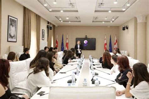 ბაია კვიციანი სკოლის მოსწავლეებს შეხვდა Kvira Ge